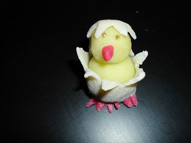 LES IDEES DE MYMI: Poussin de Pâques en pâte d'Amande