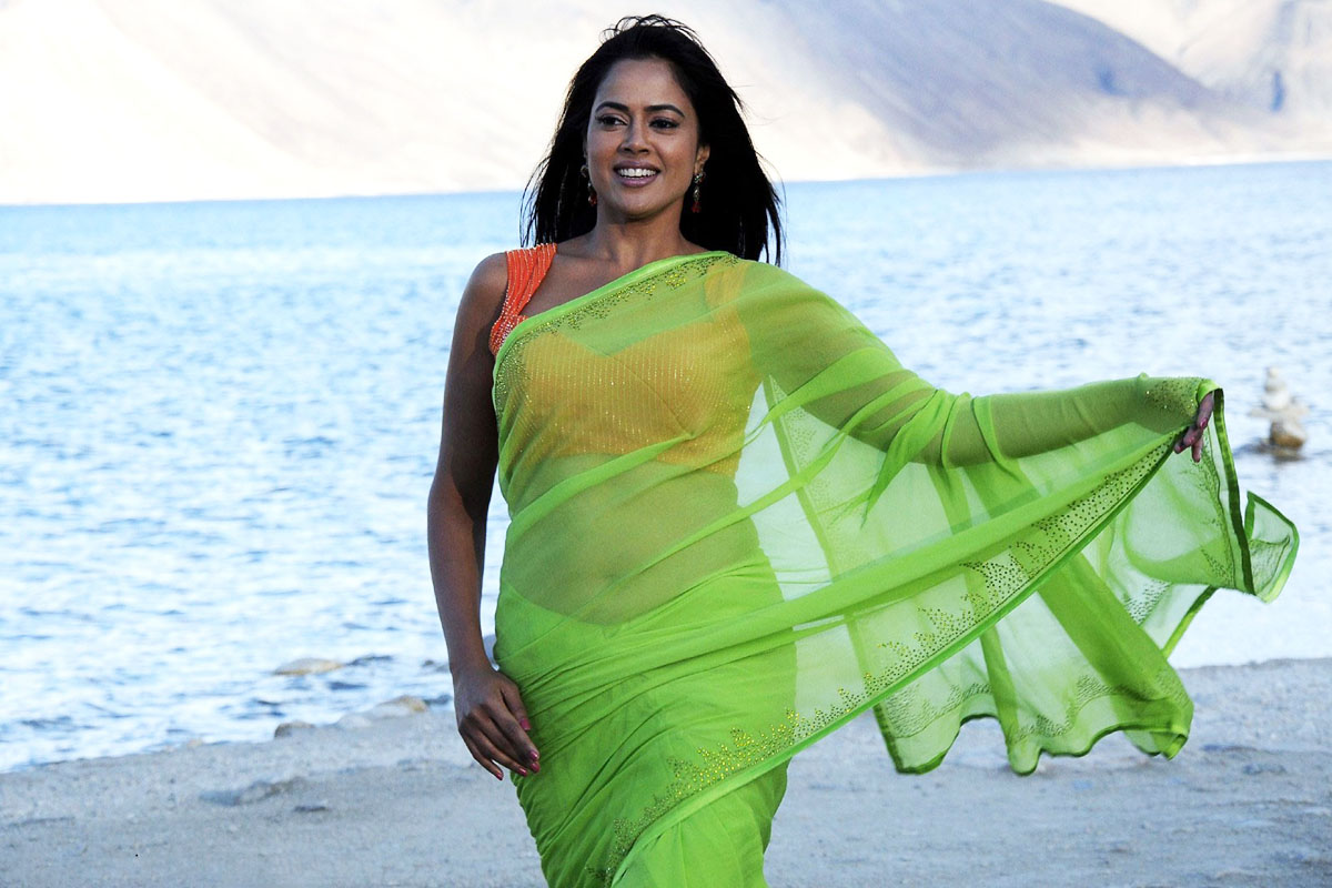 Actress Sameera reddy Show Navel In Transparent Saree Stills