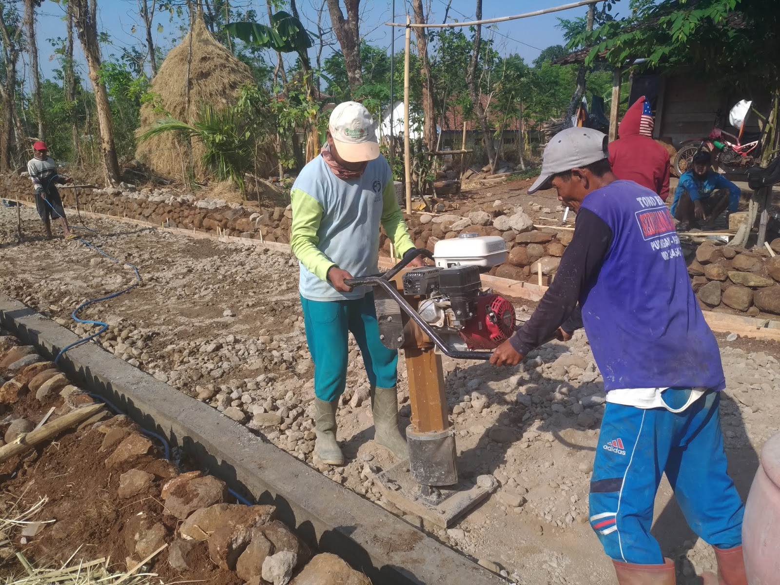 Pavingisasi Jalan Rt 03 Rw 02 Untuk Mempermudah Akses Pendidikan Dasar Pavingisasi Jalan Rt 03 Rw 02 Untuk Mempermudah Akses Pendidikan Dasar