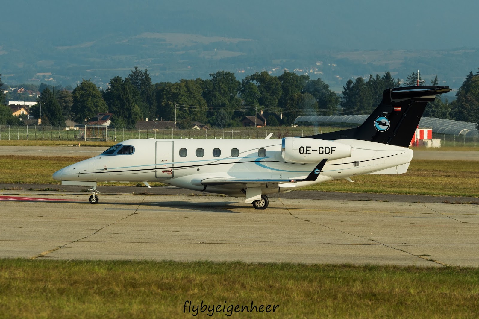 FLUGZEUGE Privatjets etc: OE-GDF Embraer EMB 505 Phenom 300 E55P > SPG