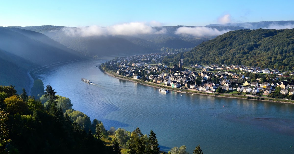 Voyage on the castled Rhine