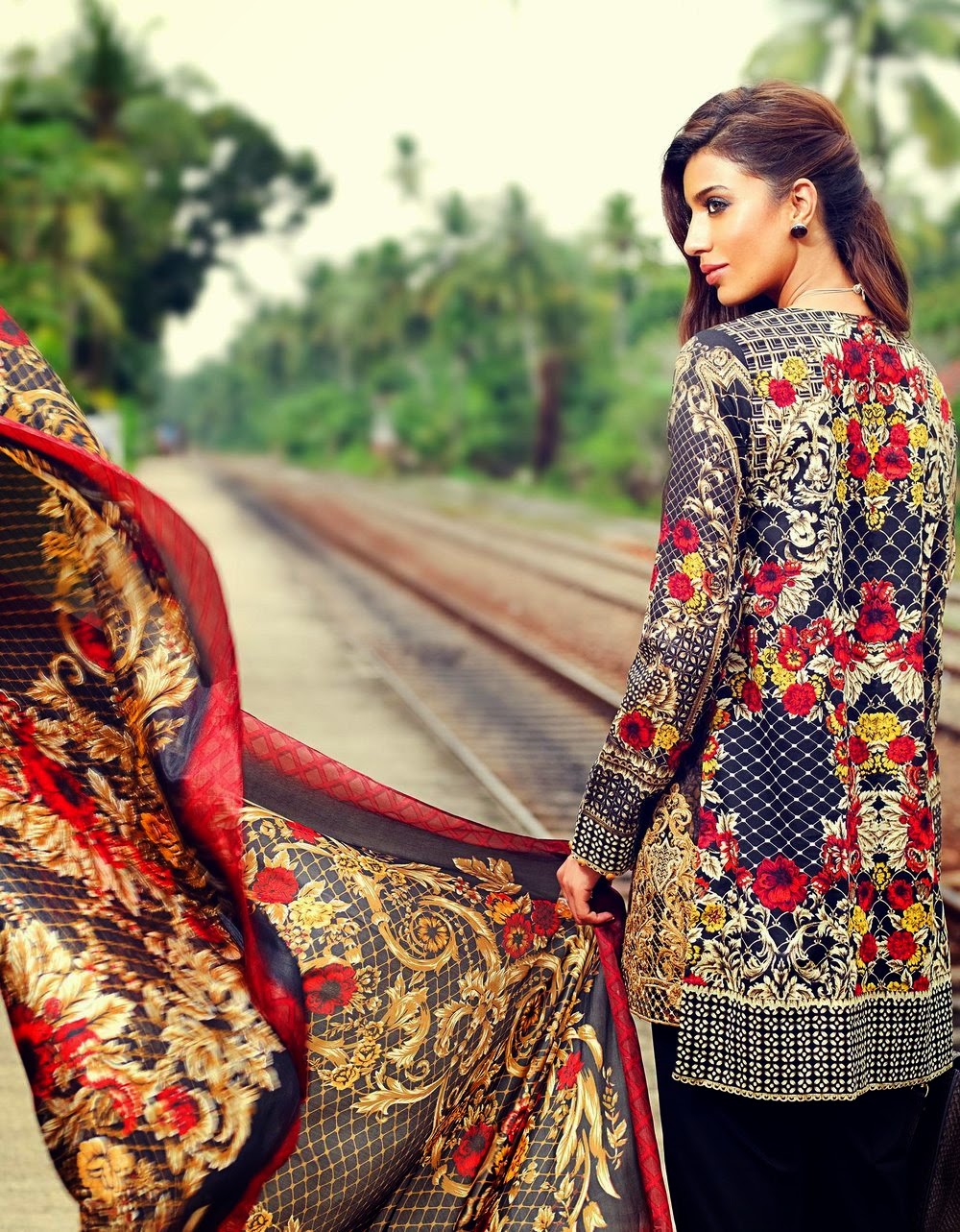 Long frocks | Pakistani Dresses | Mehndi Designs