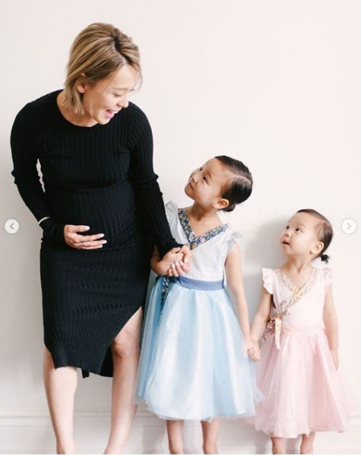 Sunye shares sweet pregnancy photos with her two daughters