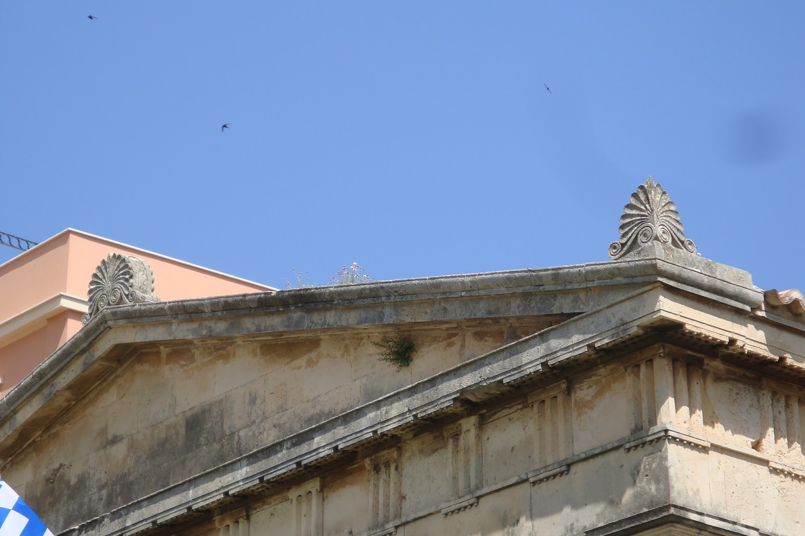 Συλλέκτες ακροκεράμων.: ΝΕΟΚΛΑΣΣΙΚΑ ΚΤΙΡΙΑ ΑΠΟ ΤΗΝ ΚΕΡΚΥΡΑ