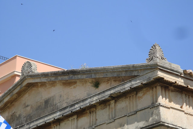 Συλλέκτες ακροκεράμων.: ΝΕΟΚΛΑΣΣΙΚΑ ΚΤΙΡΙΑ ΑΠΟ ΤΗΝ ΚΕΡΚΥΡΑ