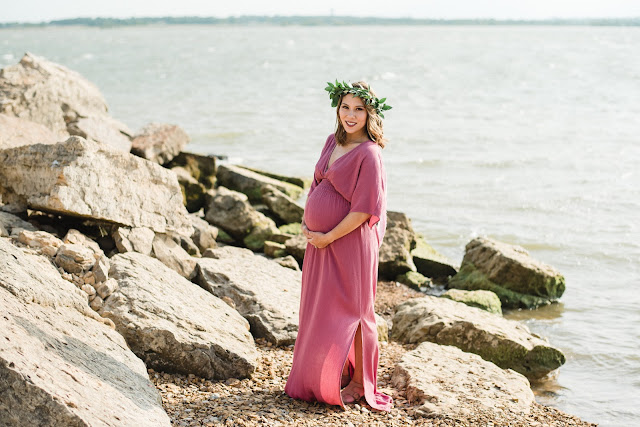 Our Lake Grapevine Maternity Photoshoot for Poppy Monroe | Jordan Dunaway