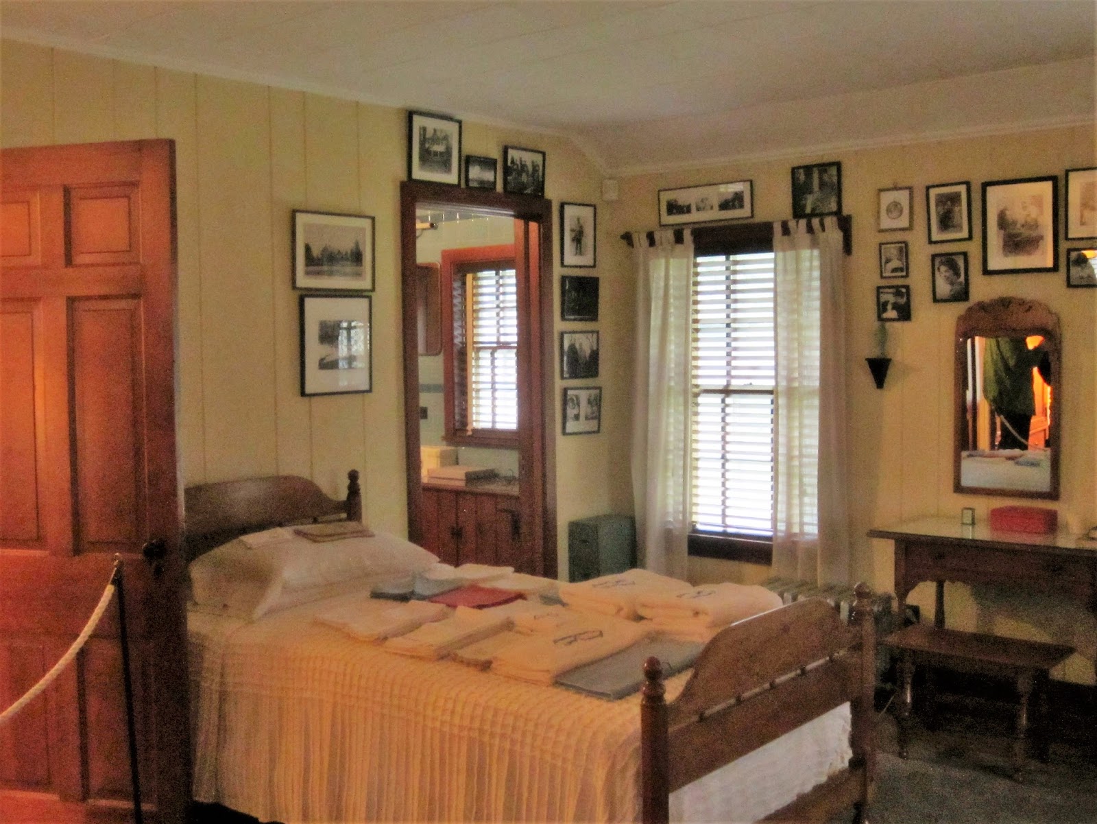 Souvenir Chronicles: HYDE PARK, NEW YORK: ELEANOR ROOSEVELT'S VAL-KILL