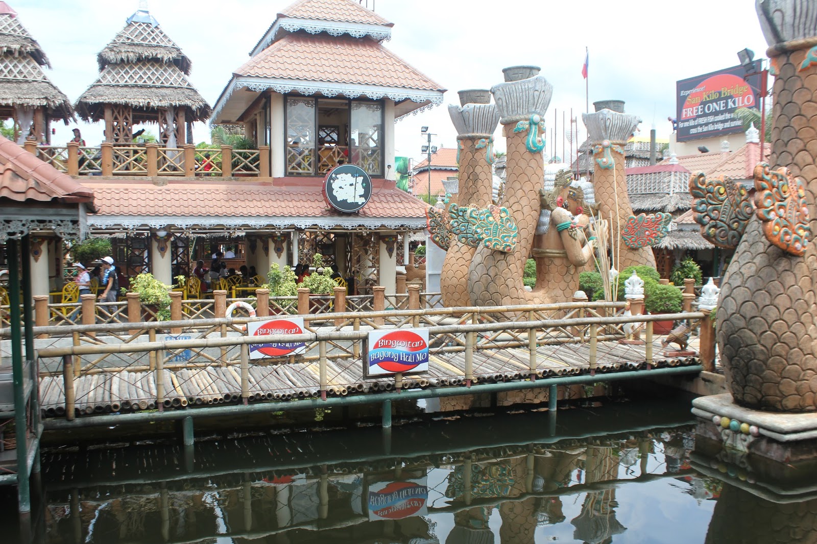 Isdaan Floating Restaurant - Lost in Reveries