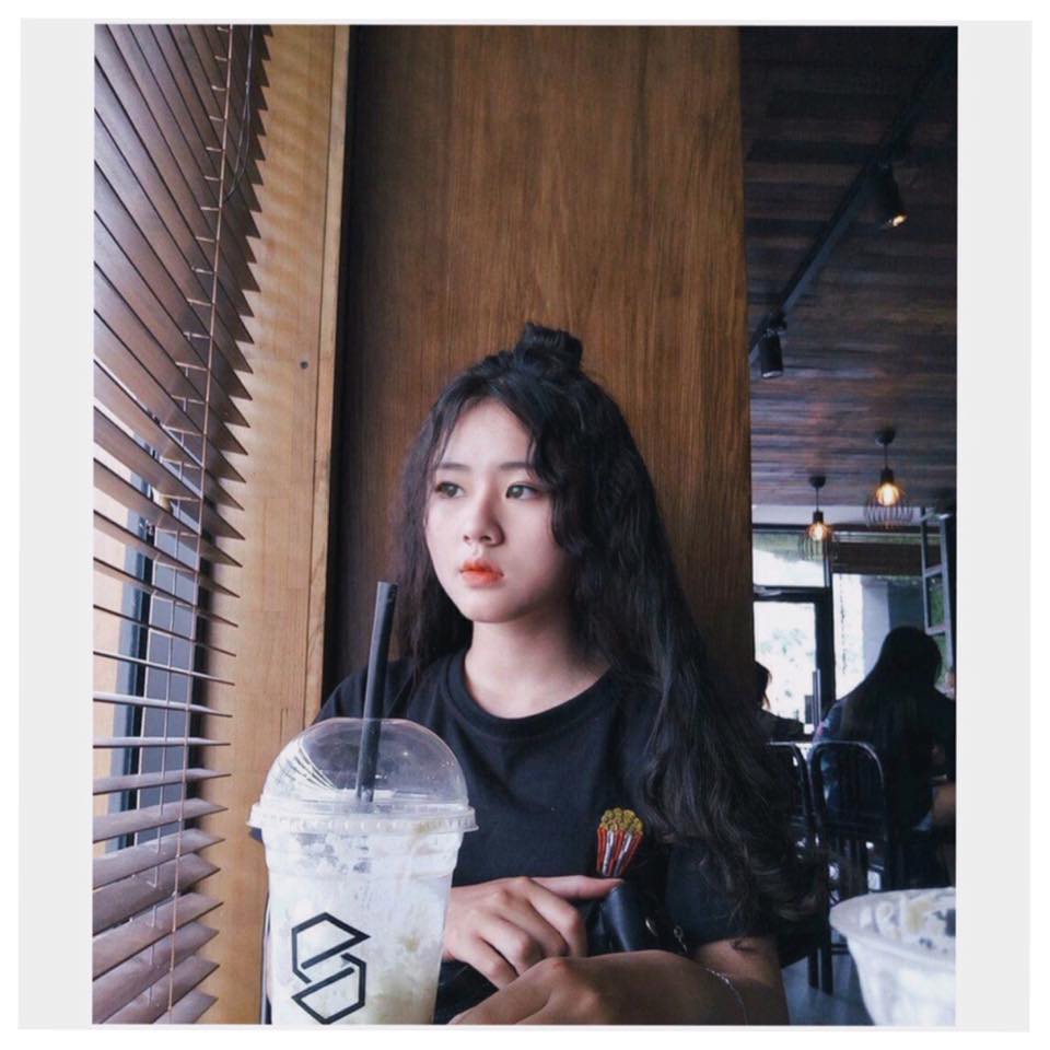 Josie Nguyễn Hân - A girl should be like a butterfly,pretty to see but ...