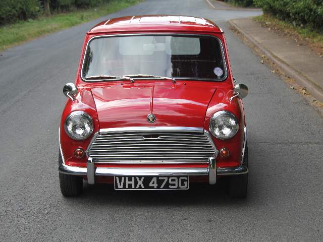 CLASSICS FOR SALE: 1961 AUSTIN MINI COUNTRYMAN - CLASSIC & SPORTSCAR CENTRE