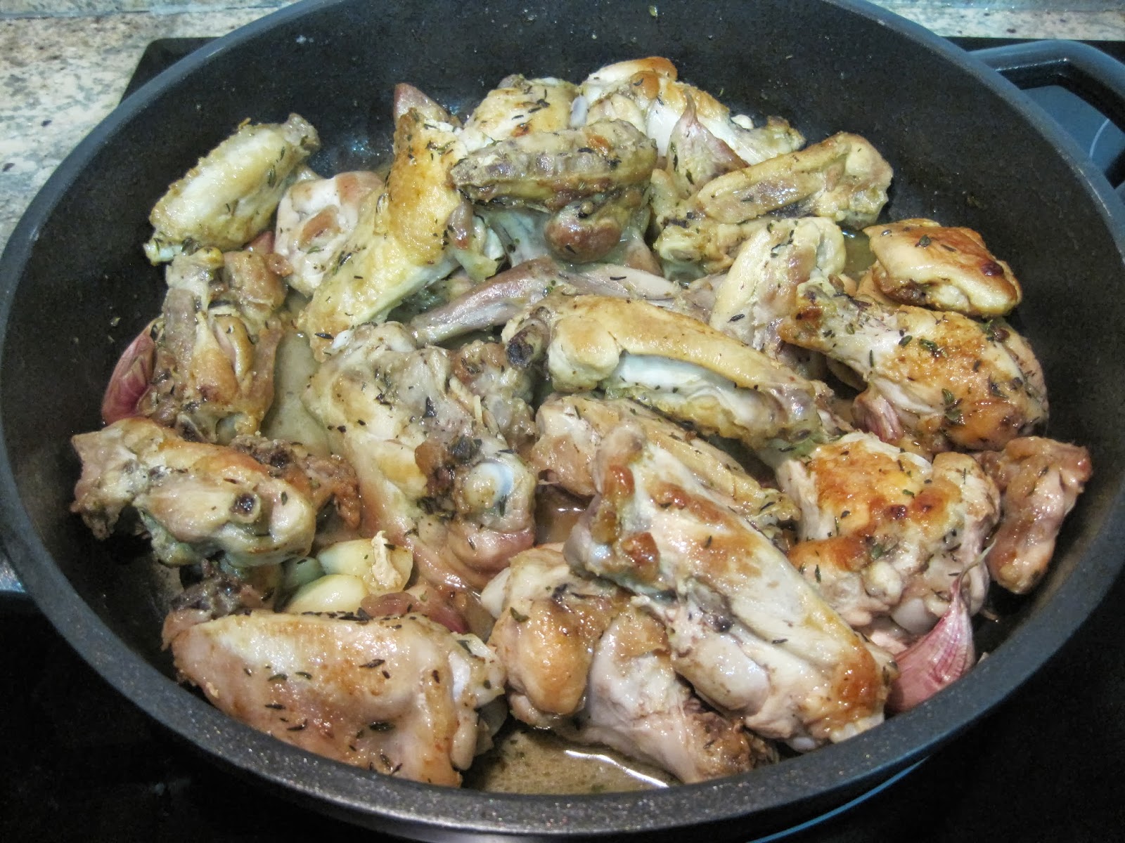 Mis recetas de cocina: Pollo y conejo al ajillo con aroma montañés