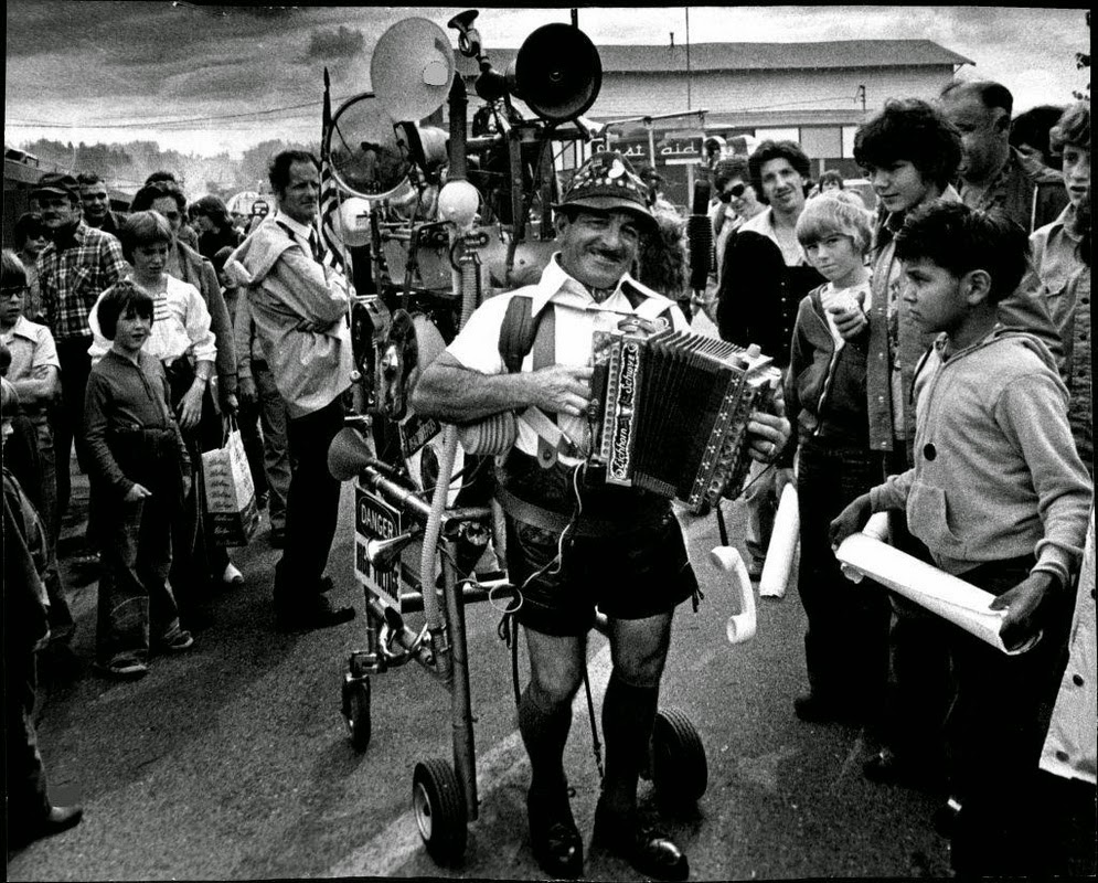 36 Amazing Vintage Photos of One Man Bands From the Past ~ Vintage Everyday