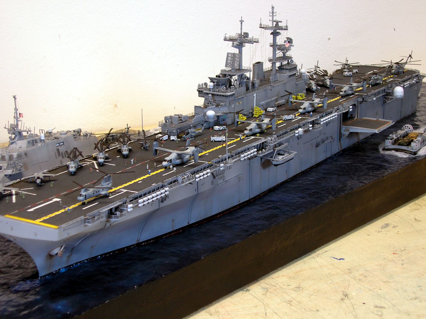 Mikrokosmos: USS Wasp Gallery models, USS Fort Worth Bronco models, 1/ ...
