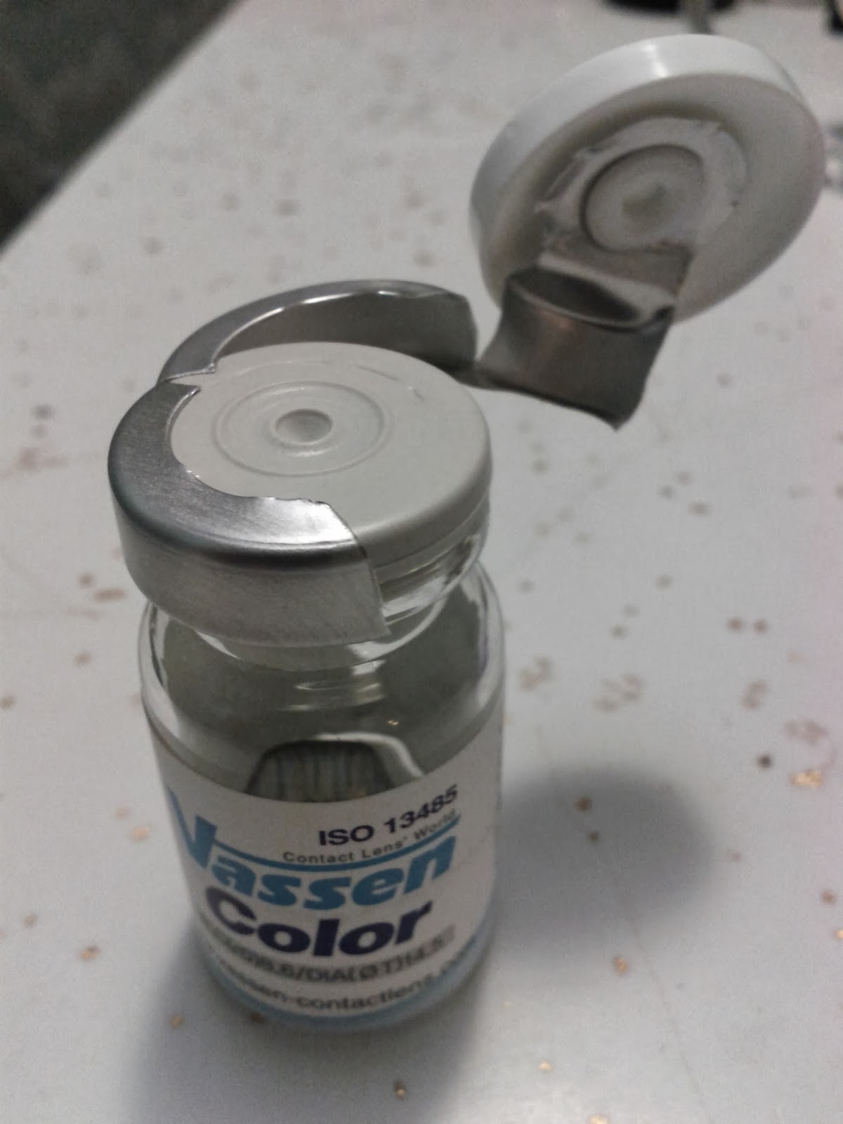 Little Raindrop: How to Open Circle Lens Vials- Step by Step Pictures