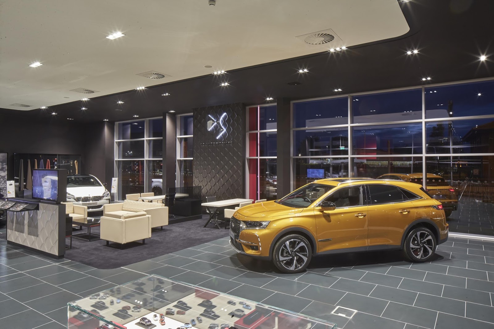 The Motoring World: New DS store, The biggest in the North West opens ...