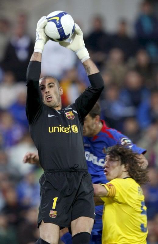 Victor Valdes Barcelona Goalkeeper | Real Madrid vs Manchester United
