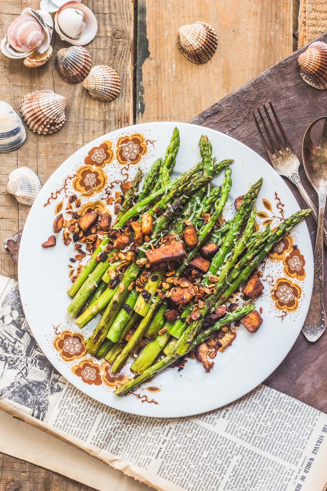 OLABOGA! GRILLOWANE SZPARAGI POSYPANE WEGAŃSKIM BEJKONEM | Wegan Nerd ...
