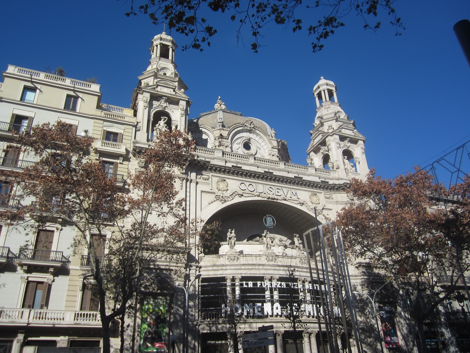 Redescubriendo Barcelona y más allá: 30/12/2015 El Coliseum I: Exterior