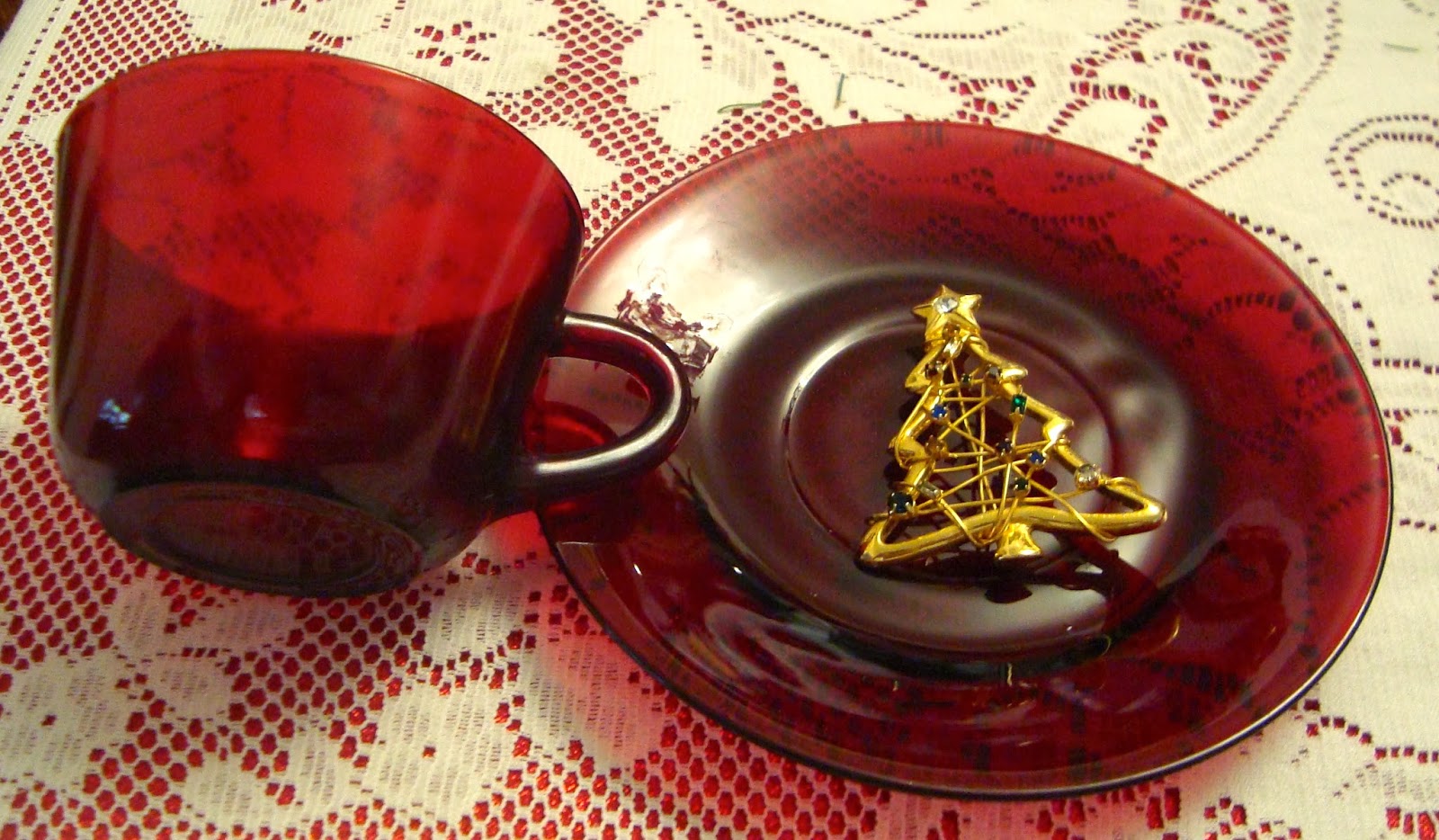 Martha's Favorites: CHRISTMAS TREE AND TEA CUPS!