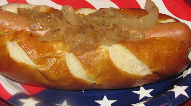 37 Cooks: Slap Ya Mama Hot Dog with Caramelized Onions
