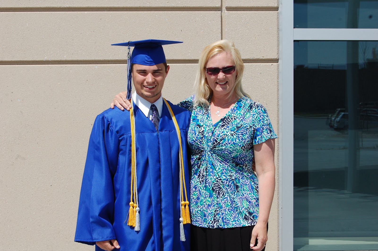 Scrappin' My Stress Away: Graduation Party!!!