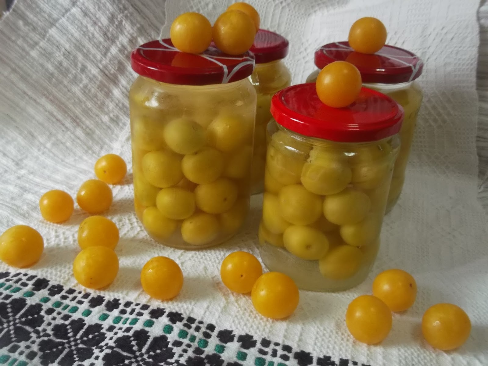 Hellena ...din bucataria mea...: Compot de corcoduse galbene