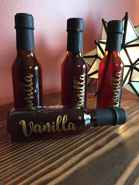 Frieda Loves Bread: Bottles & Labels for Homemade Vanilla Extract