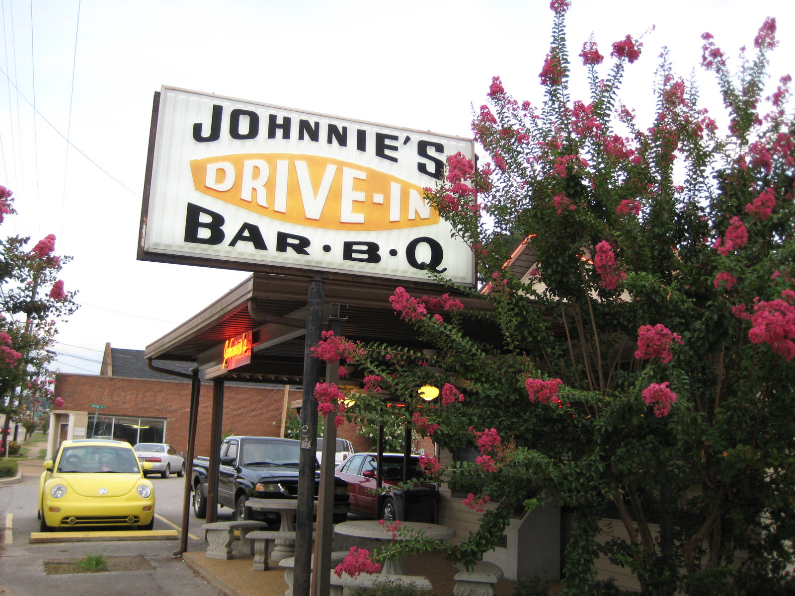 Tiny Travels Through Mississippi: Tour of Tupelo #1 - Johnnie's Drive-In