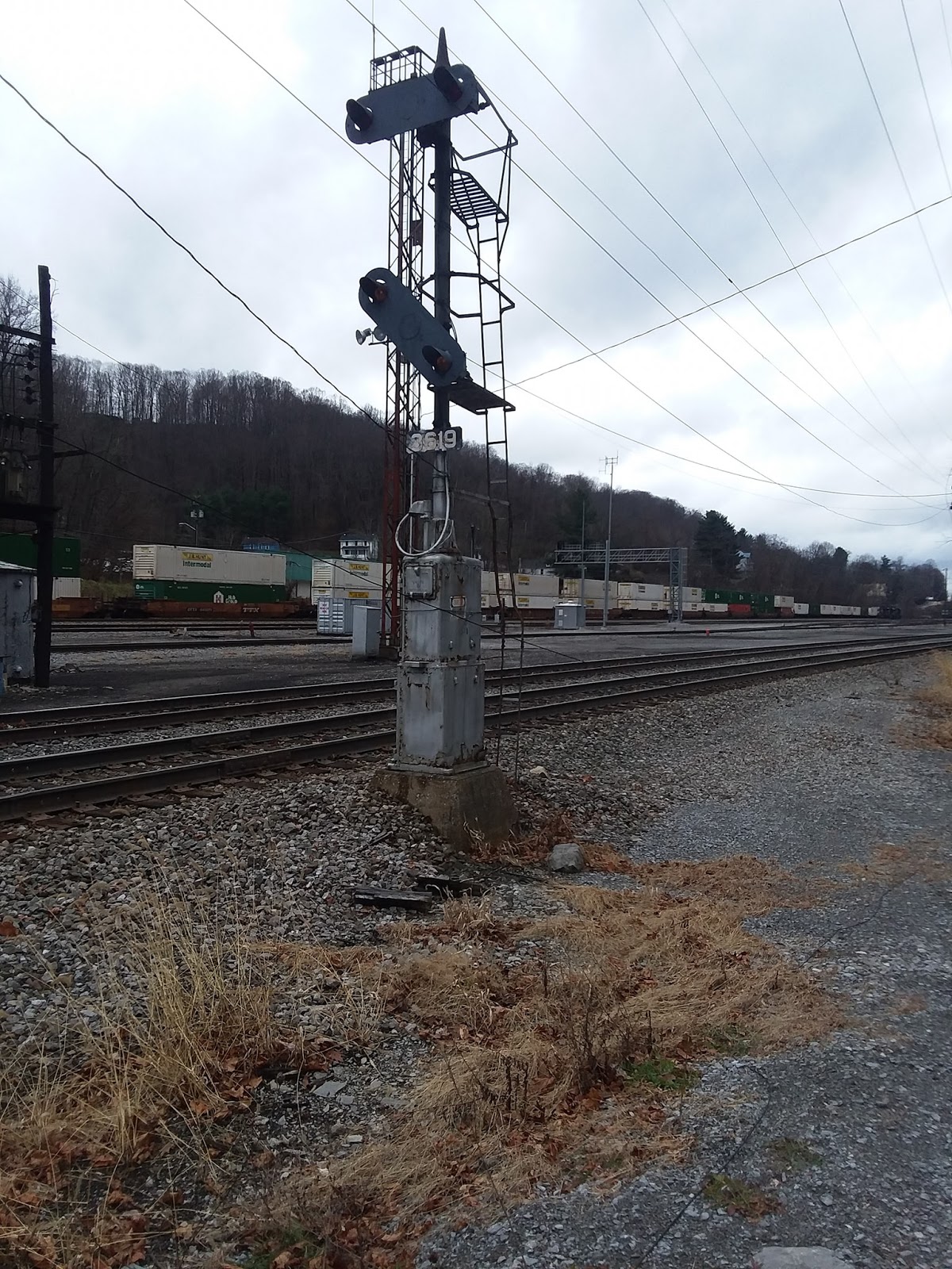 Industrial History: B&O's Colored Positional Lights for Signalling