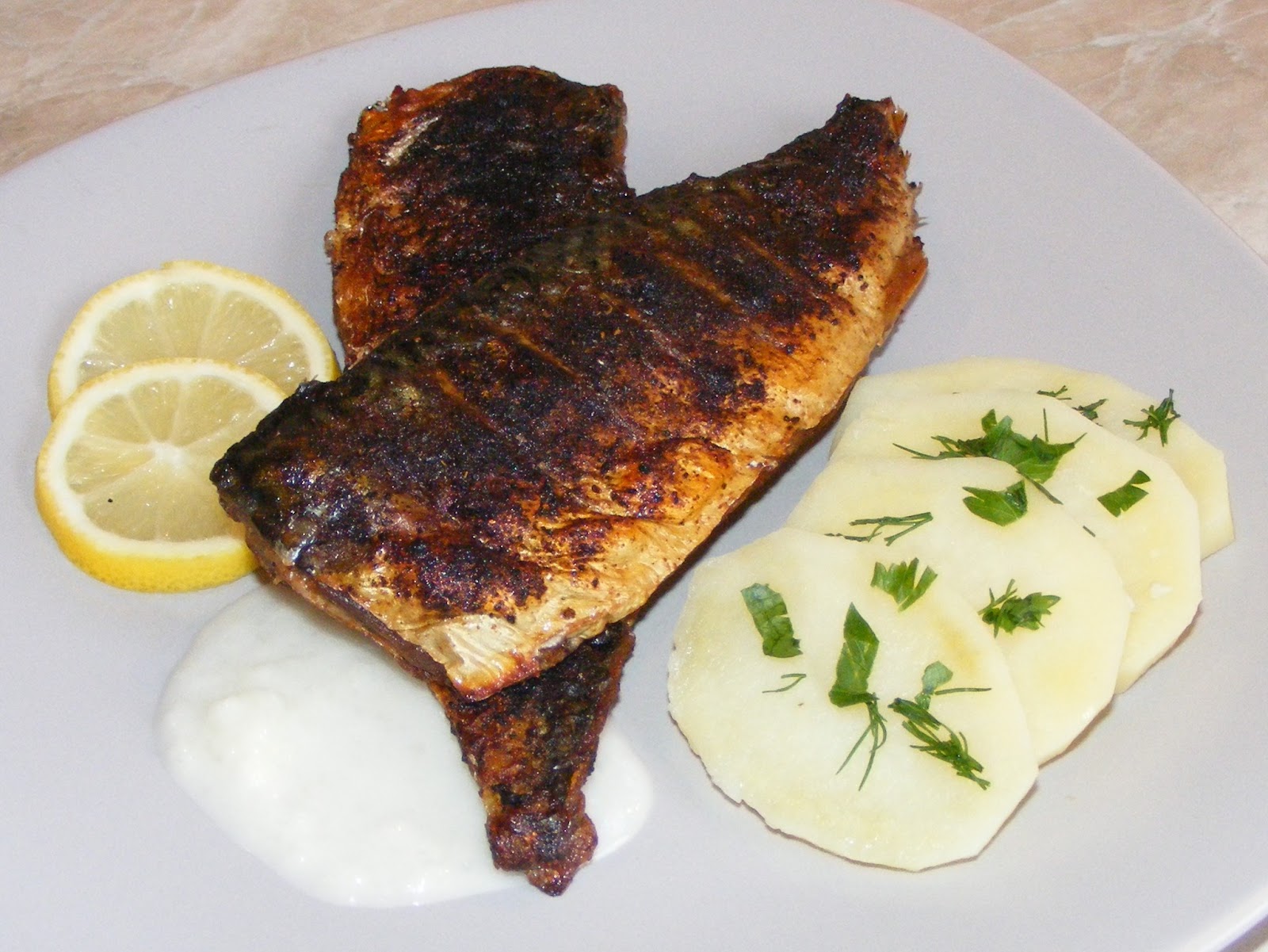 Macrou picant la tigaie si cuptor | Preparatedevis.ro