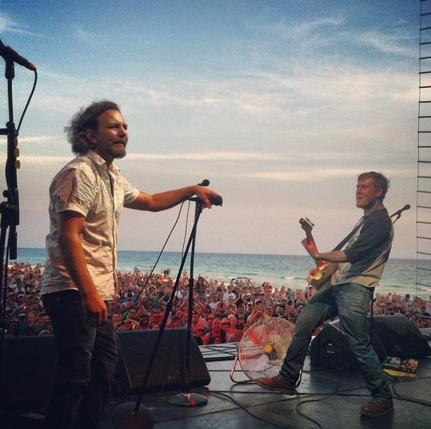The Porch - All Things Pearl Jam: Great Pic of Eddie with Brian Fallon ...