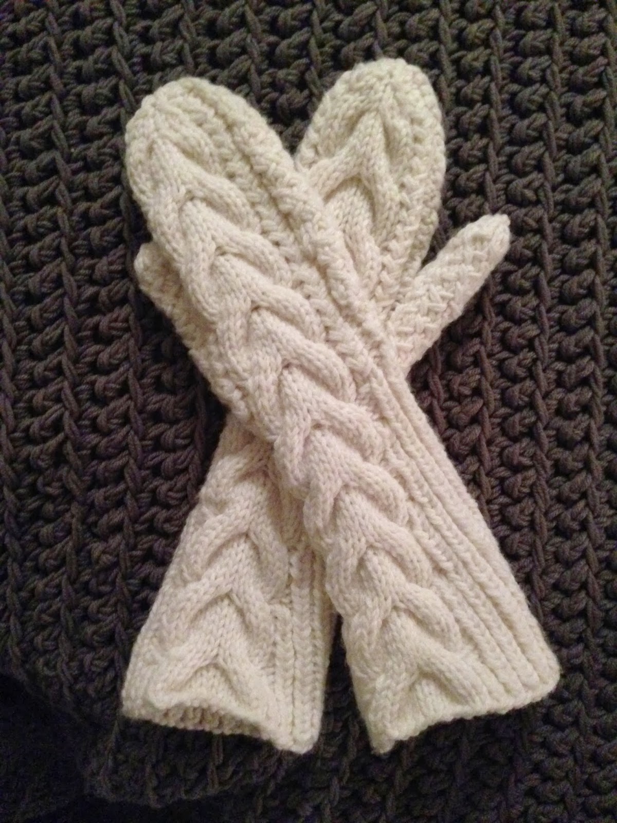 Bella's Mittens - iKNITS