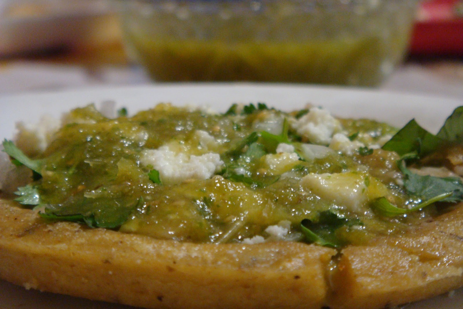 Aromas y colores de Mèxico: La rica superficie de un sope en salsa verde