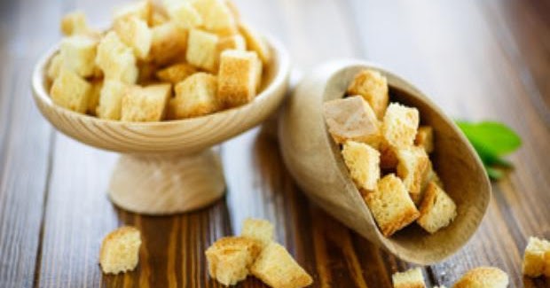 Como hacer crutones de pan en sarten | Recetas de Cocina faciles.