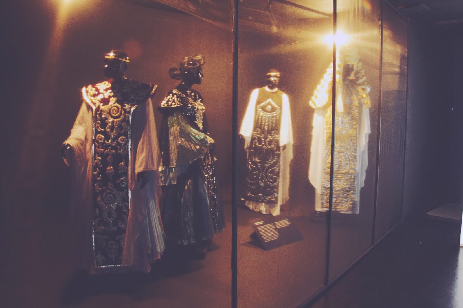 The Villaluna Sisters Blog: BADONG: Salvador Bernal Designs The Stage