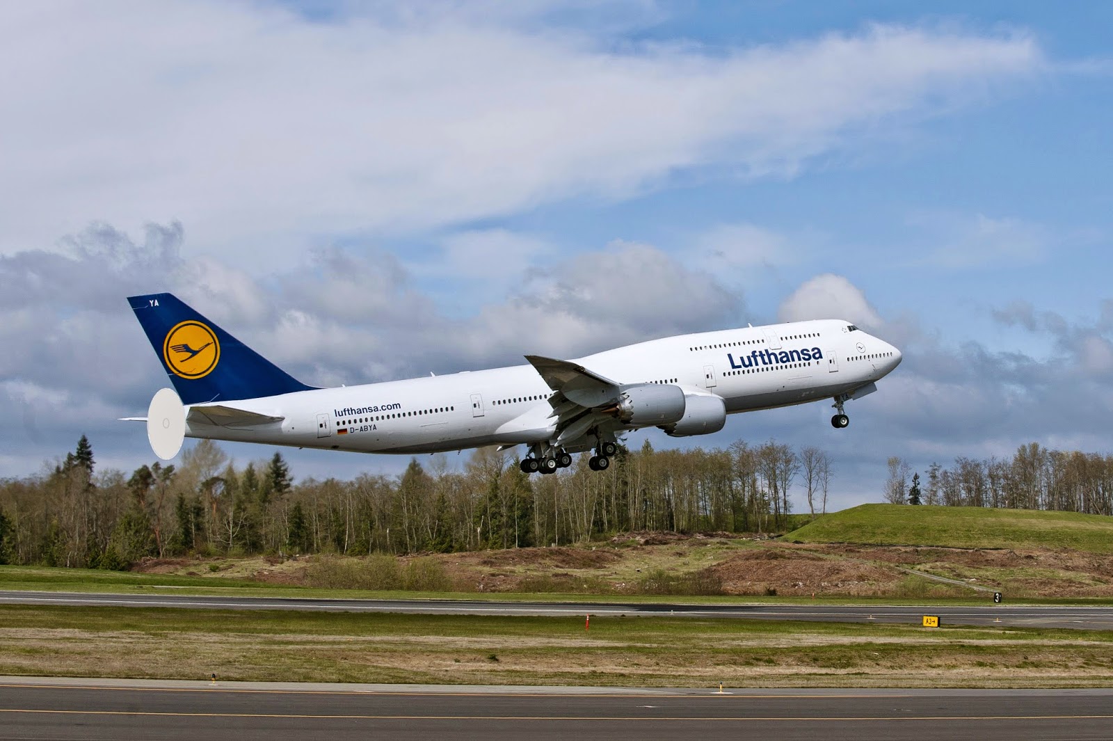 De la Mikula News Online: Boeing 747-8 Intercontinental - LIGHT