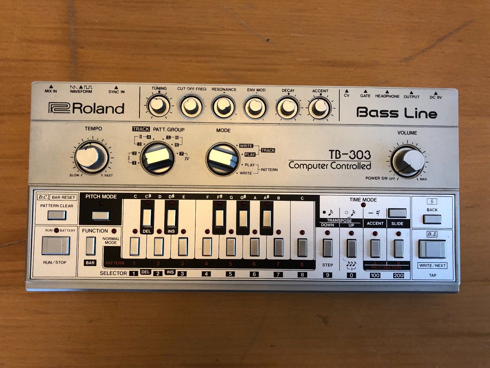 MATRIXSYNTH: Roland TB-303 Bass Line Analog Acid Synth