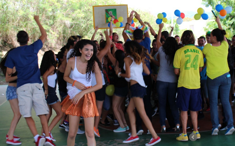Escuela Superior Jardines De Ponce: Entrada Senior