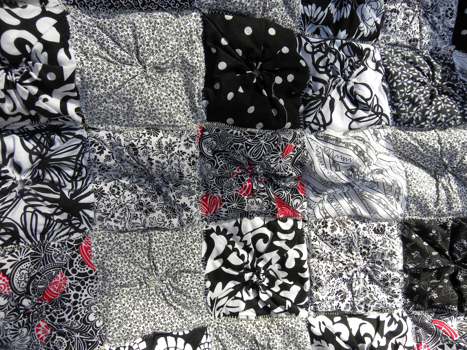 Mawsons Always Moving: Square Yo-Yo Quilt