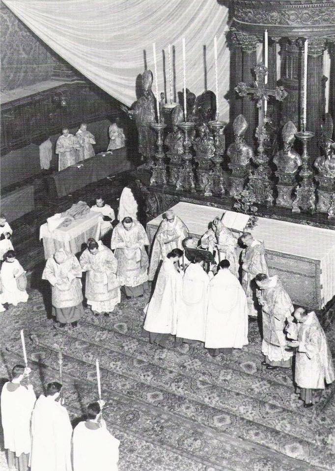 New Liturgical Movement: Relics of St Charles Borromeo