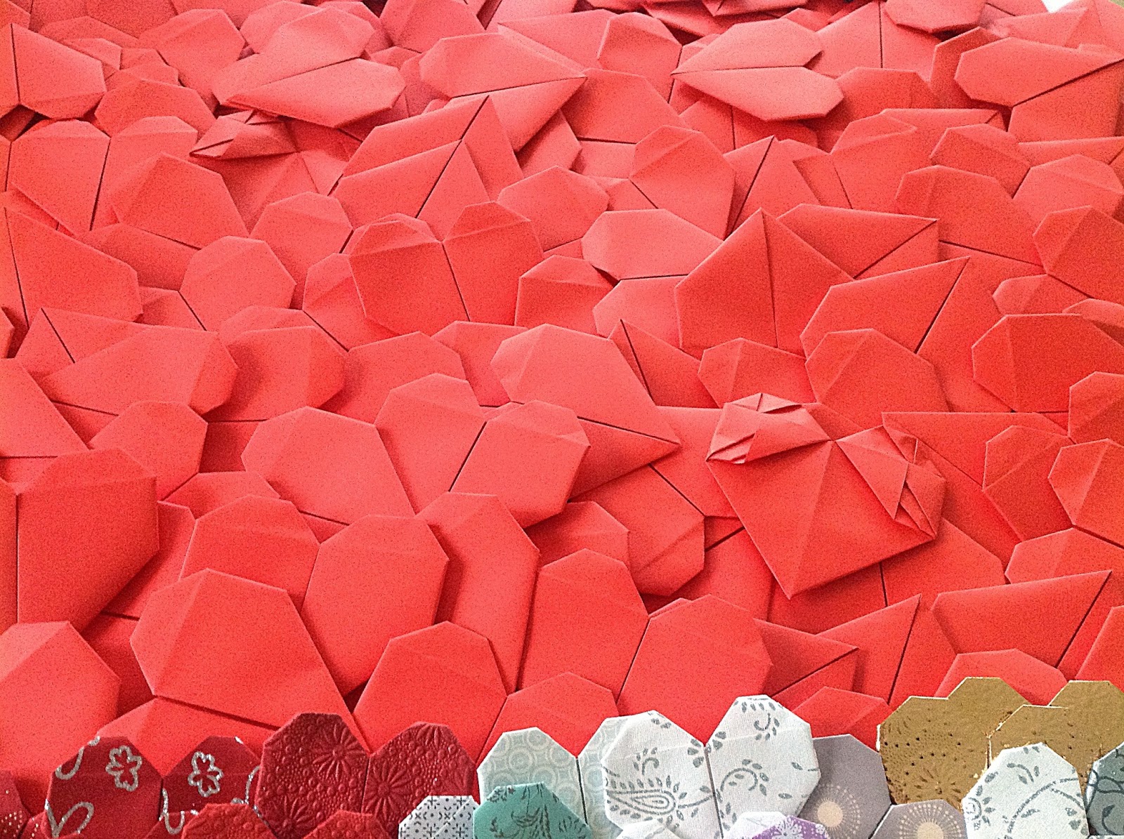 Bellas bedrifter: Foldede hjerter...