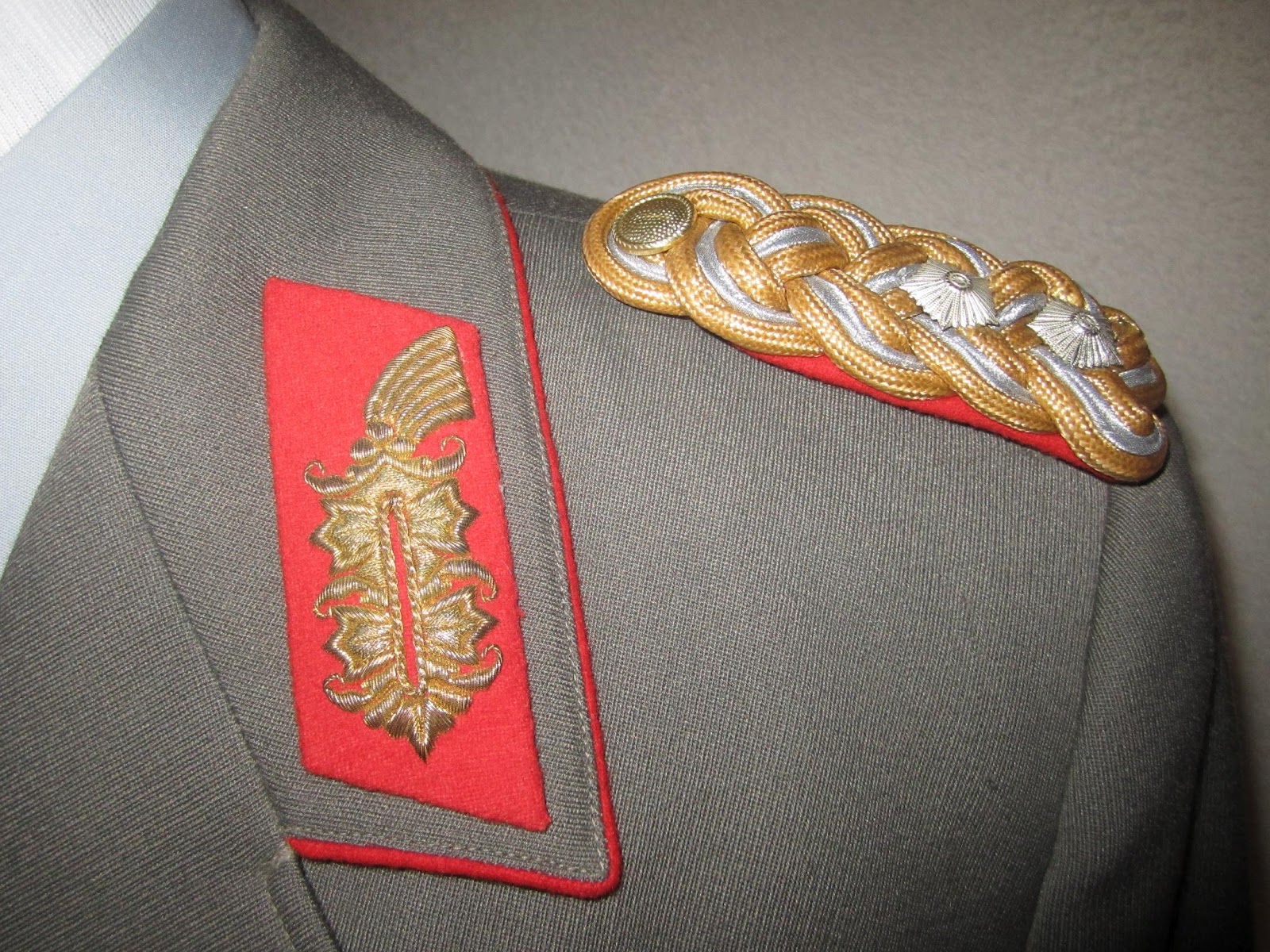 Uniformen der DDR: NVA Generalleutnant Dienstuniform 1975 - 78