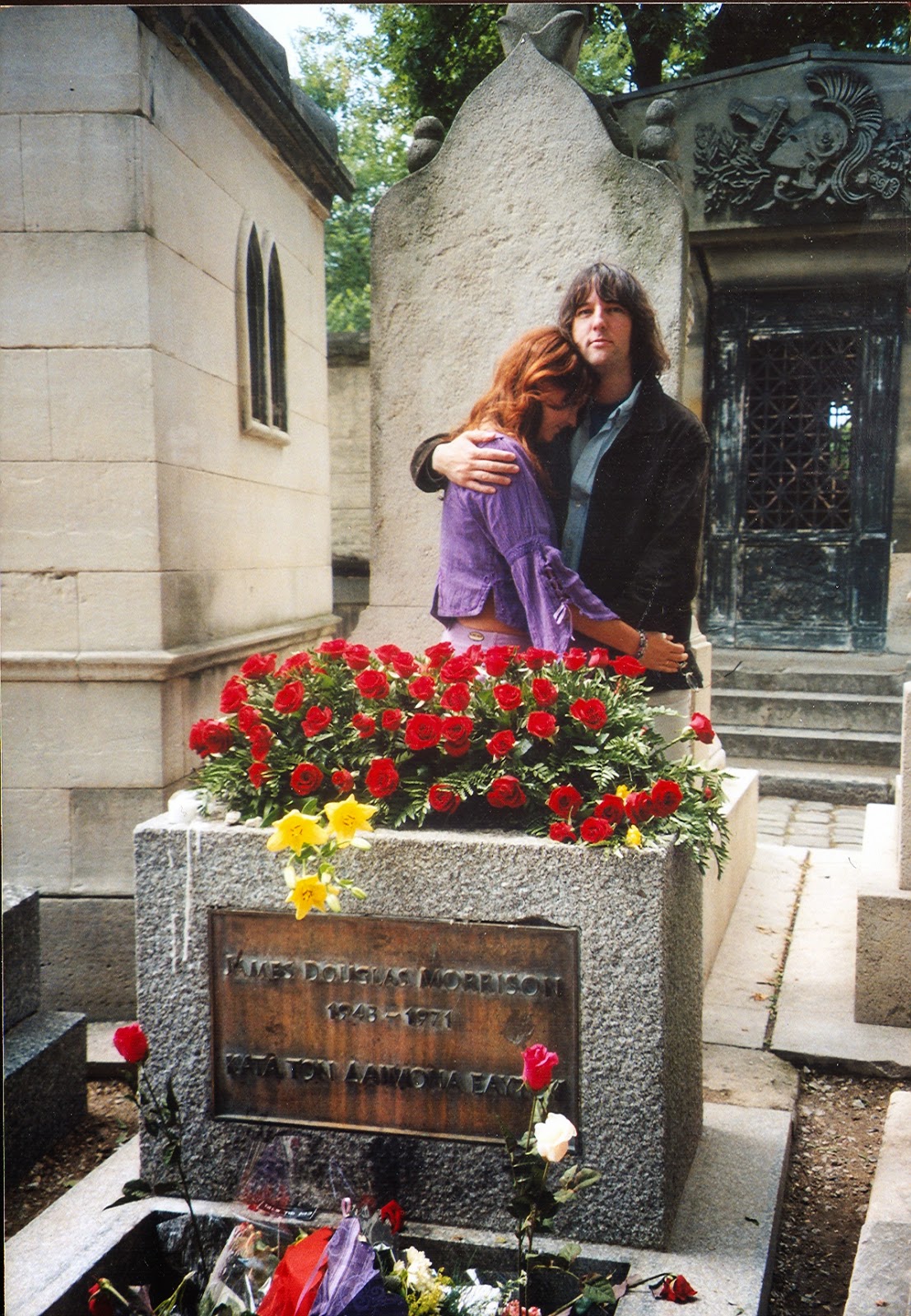 ΙΣΤΟΡΙΑ ΤΗΣ ΕΛΛΗΝΙΚΗΣ ΝΕΟΛΑΙΑΣ: Ο ΤΑΦΟΣ ΤΟΥ JIM MORRISON– Πολλοί ...