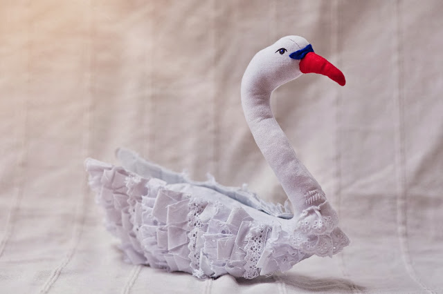 Lebada handmade, un obiect decorativ unic - Nasturelul fermecat ...