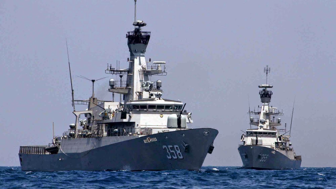 Garuda Militer: [Foto] Manuver Kapal Perang Indonesia