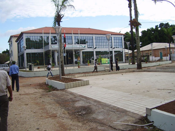 sportcampina: Dundo (Angola) – „Estadio Quintalao”