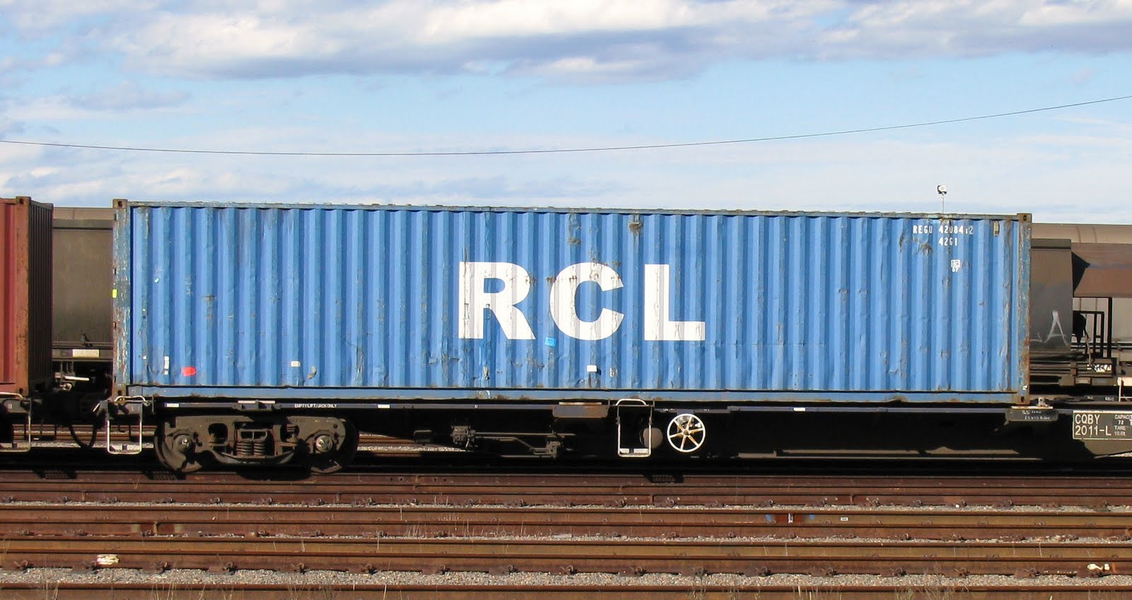 rusted2therails: 40ft containers