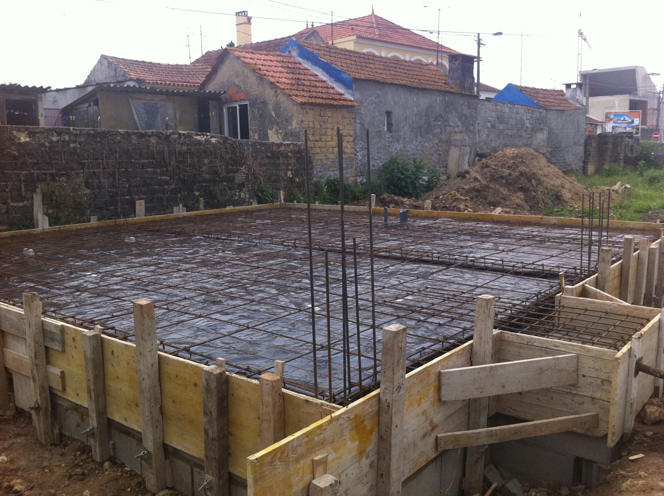 Construções Canelas :D: ultimos pormenores para betonar a laje terrea