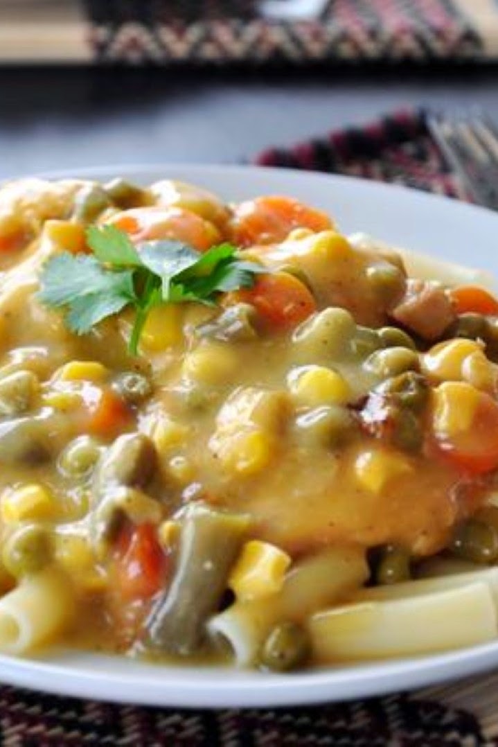 Slow-Cooker Cheesy Chicken | The Kitchen Vista