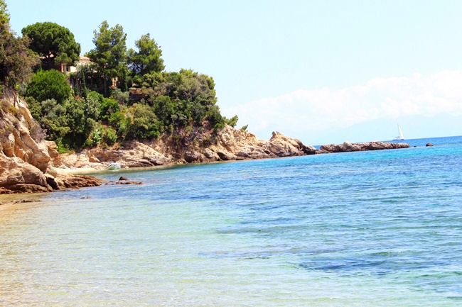 Troulos beach | Skiathos island | GLAM FAB HAPPY